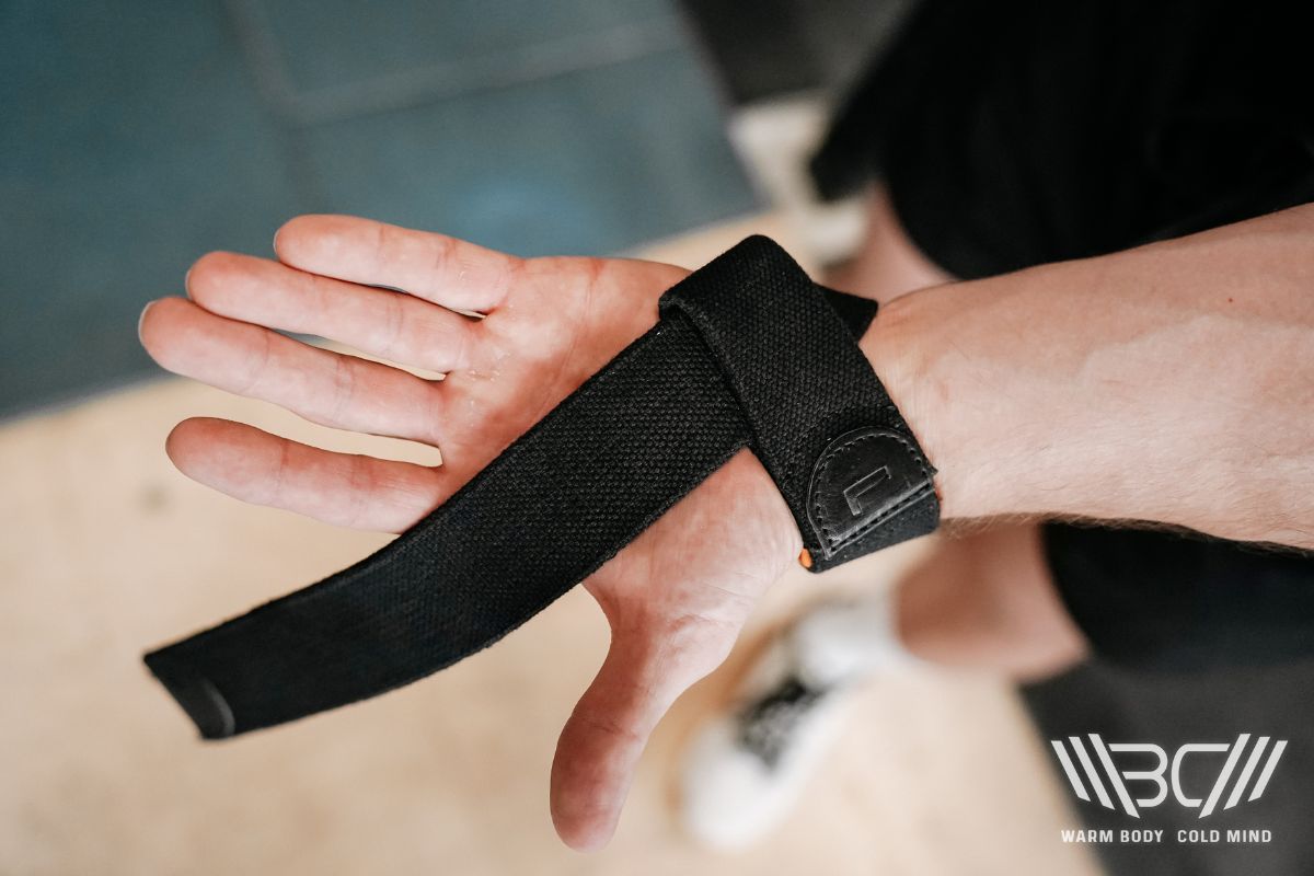 How to Use Lifting Straps Correctly (Complete Guide)