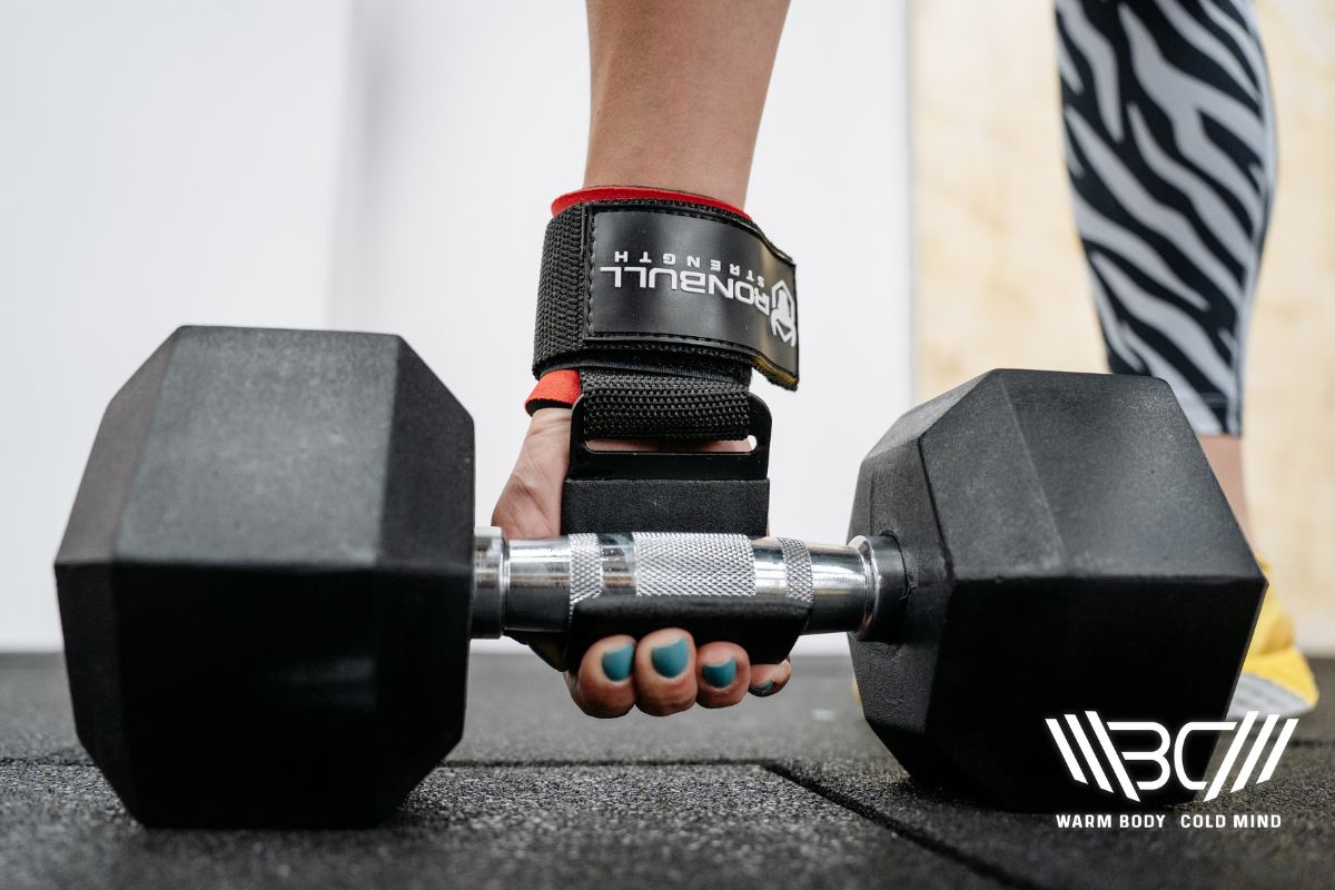 Lifting Hooks vs Straps – What’s Best For You?