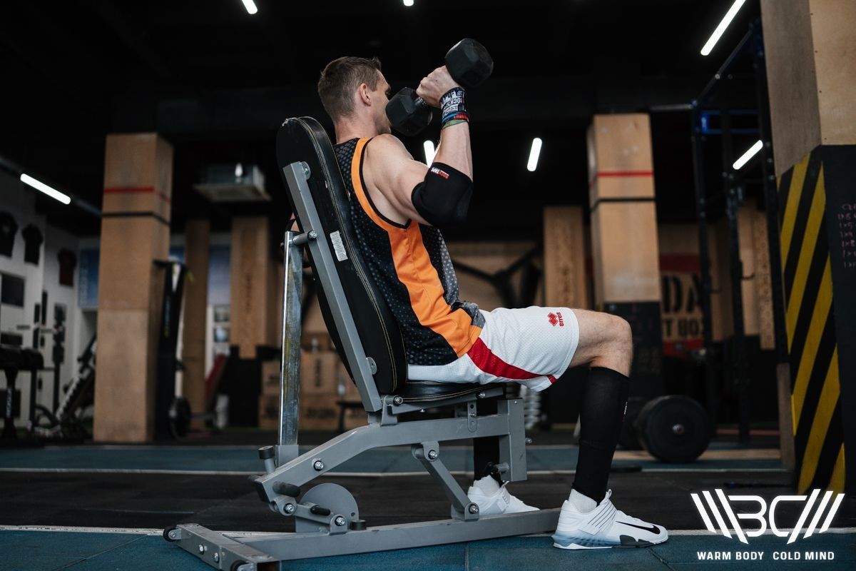 Barbell vs Dumbbell Shoulder Press – The Ultimate Comparison