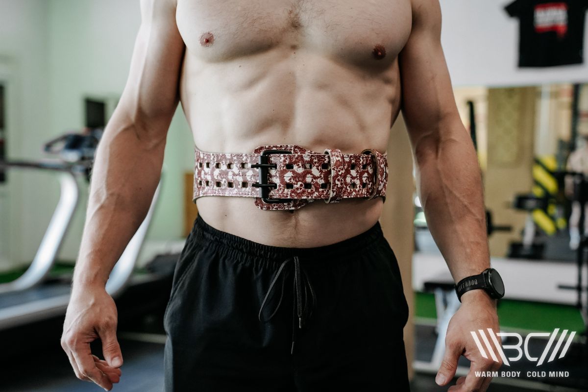 How to Wear a Lifting Belt (Detailed Beginner's Guide)