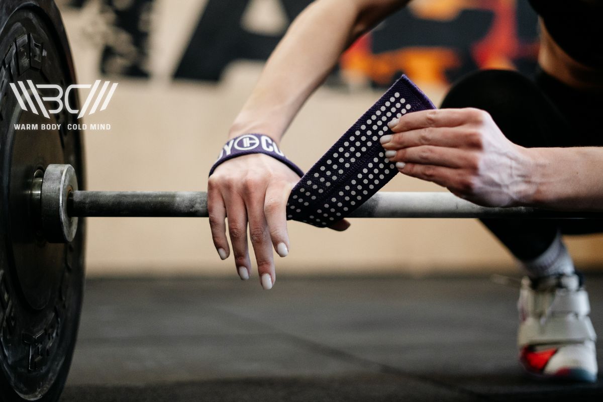 Lifting Grips vs Straps: How to Choose the Right One