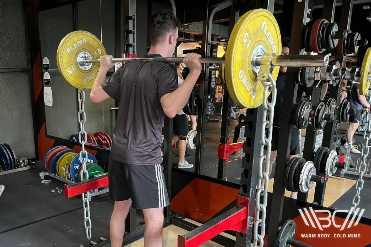 Squatting with Chains: Benefits & How To Do It