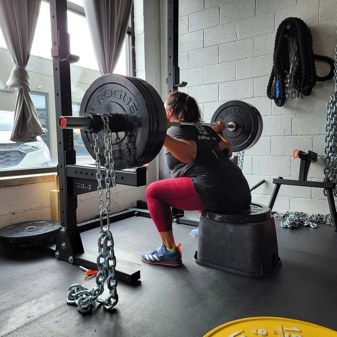 Squatting with Chains: Benefits & How To Do It